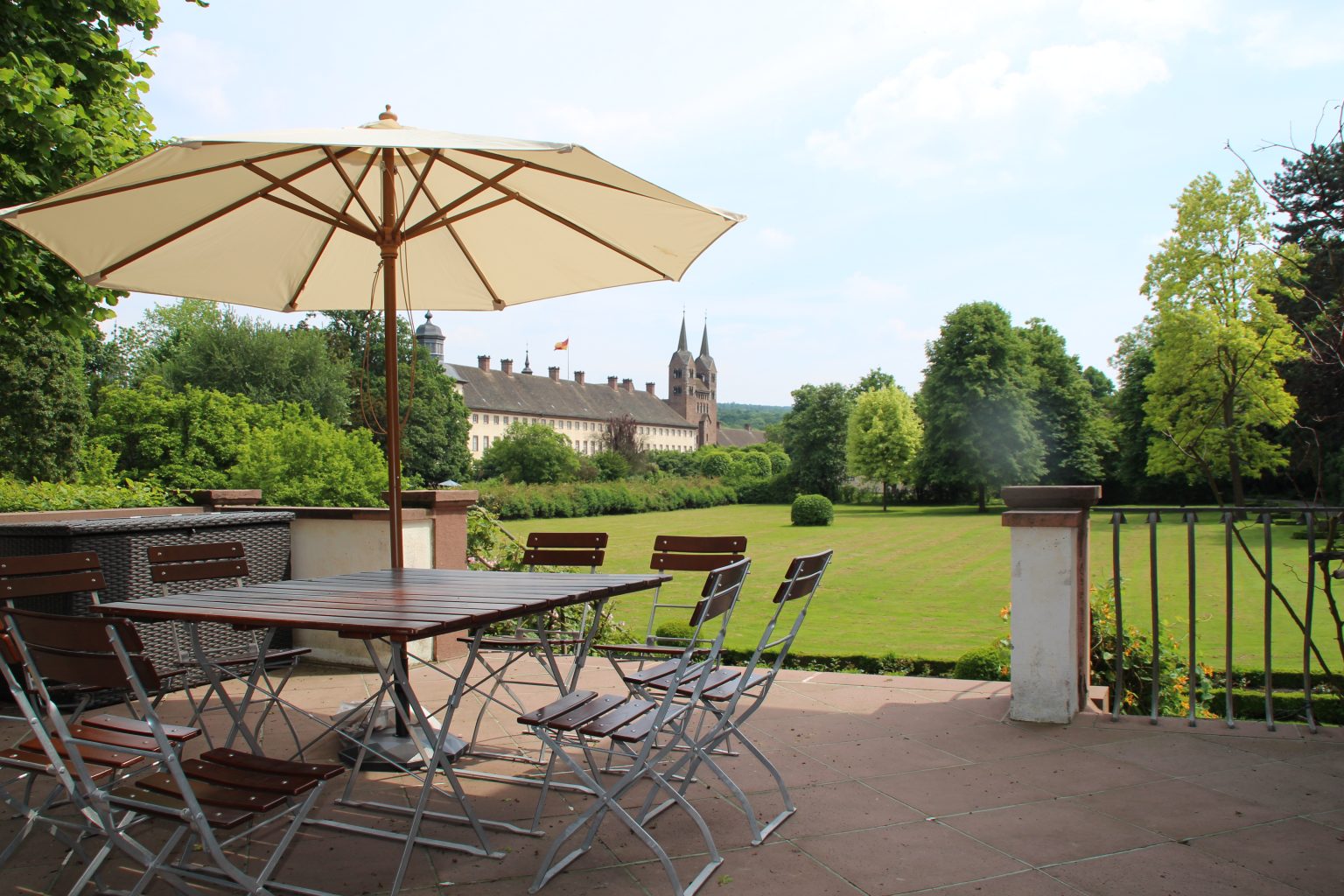 Teehaus im Schlosspark mieten • Welterbe Corvey